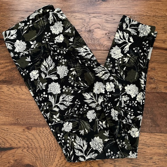 LuLaRoe | Pants & Jumpsuits | Tc Lularoe Black Background Olive Green ...
